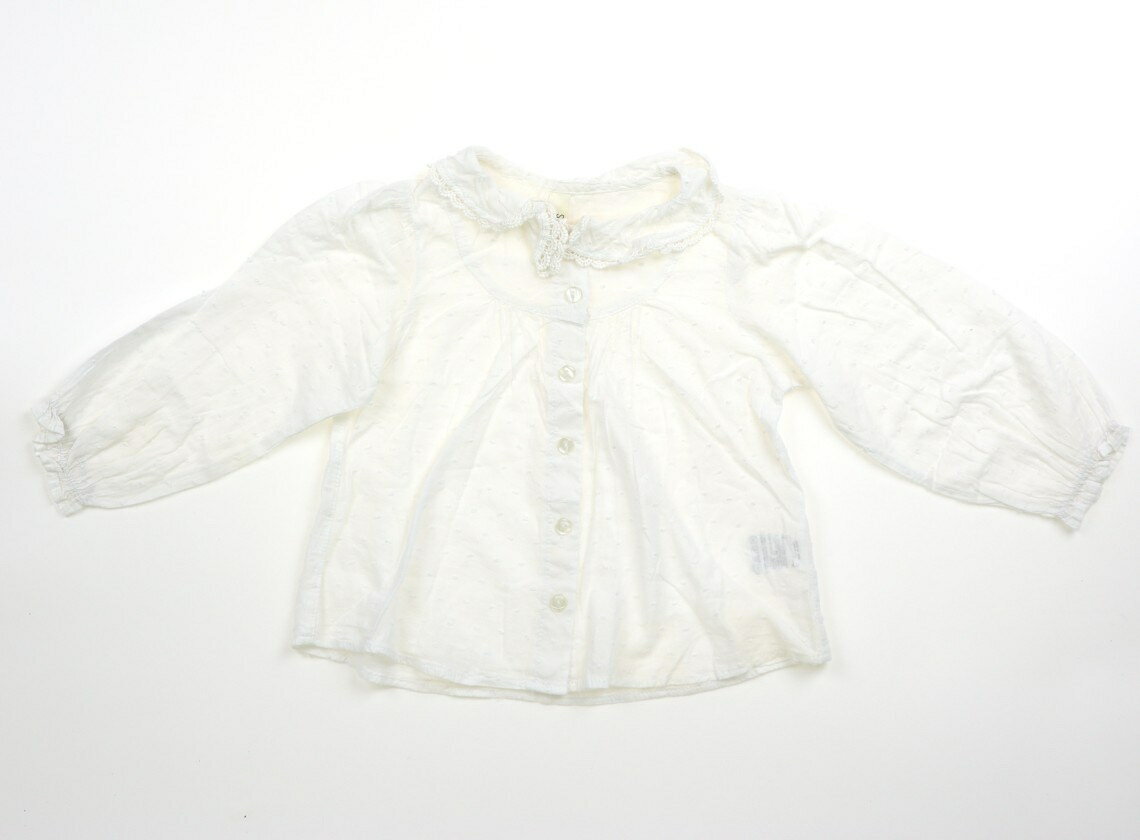 　ブランド 　Sunny Landscape(サニーランドスケープ) 　カテゴリー 　シャツ・ブラウス 　サイズ 　110サイズ 　色 　オフホワイト 　状態 　★★ 　記名 　なし 　ジャンル 　Girl 綿100%素材。薄手で透け感あり...