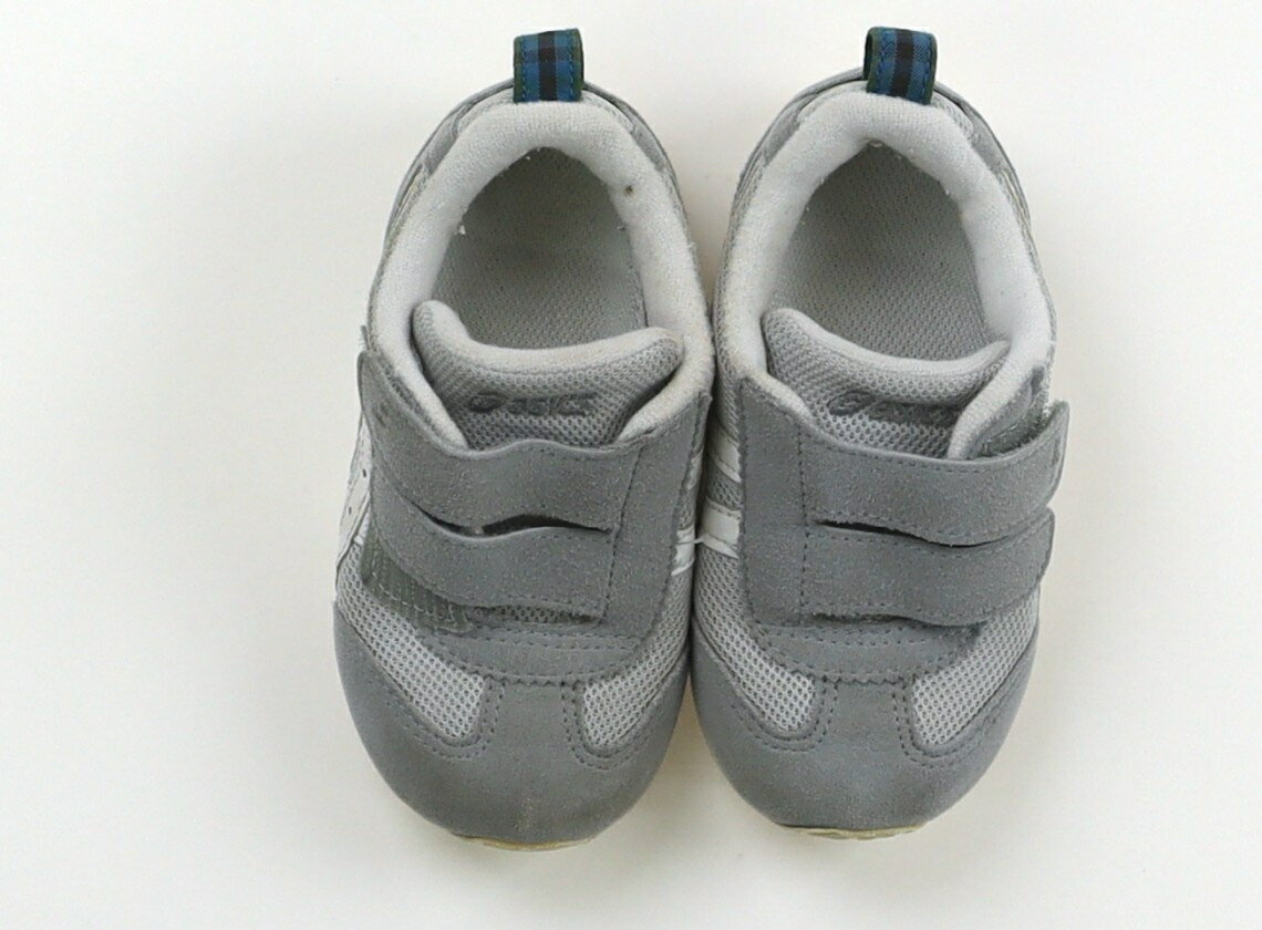 　ブランド 　Asics(アシックス) 　カテゴリー 　スニーカー 　サイズ 　靴14cm〜 　色 　グレー・ブルーチェック 　状態 　★★ 　記名 　なし 　ジャンル 　Boy 実際のサイズ表記は14.5cmです。全体に黄ばみ汚れがあり、...