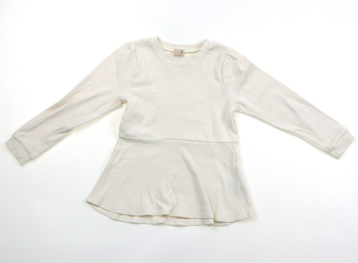 　ブランド 　petit main(プティマイン) 　カテゴリー 　チュニック 　サイズ 　120サイズ 　色 　アイボリー 　状態 　★★ 　記名 　なし 　ジャンル 　Girl 綿・ポリウレタンの伸縮性があるリブカットソー地で、首回り・...