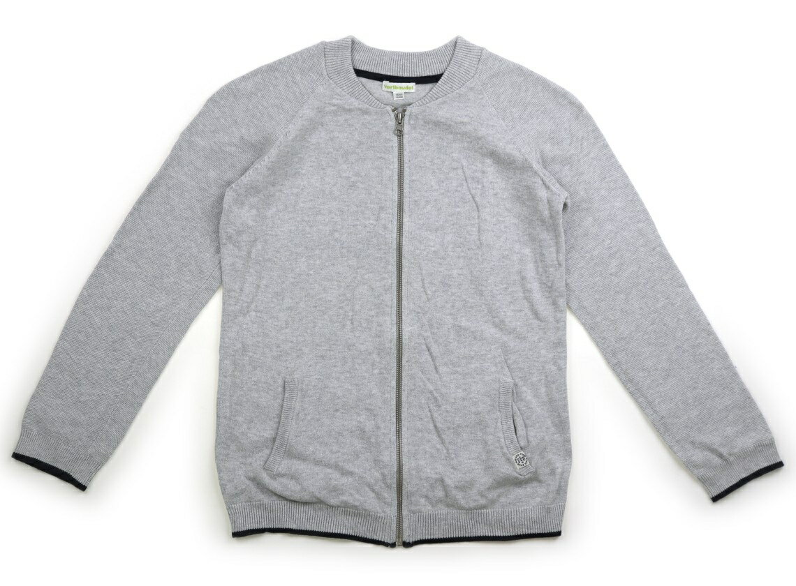 　ブランド 　VERTBAUDET(ヴェルボデ) 　カテゴリー 　ジップアップトレーナー 　サイズ 　150サイズ 　色 　ライトグレー 　状態 　★★ 　記名 　なし 　ジャンル 　Boy 端にヨレと、全体的にやや毛羽立ちあり。実際のサイ...