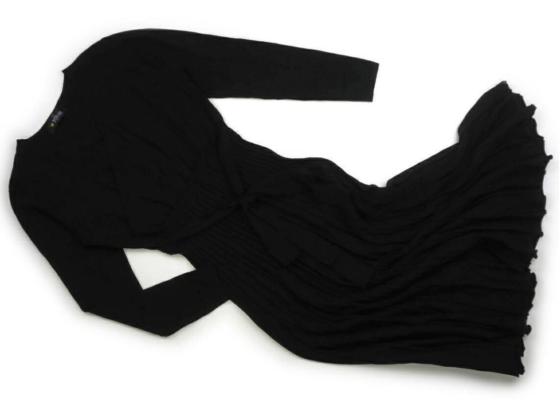 　ブランド 　Milk Tea(ミルクティー) 　カテゴリー 　マタニティワンピース 　サイズ 　ママ向けアイテム 　色 　ブラック 　状態 　★★★ 　記名 　なし 　ジャンル 　Mother サイズ表記はありませんが、実寸は、肩幅約37...