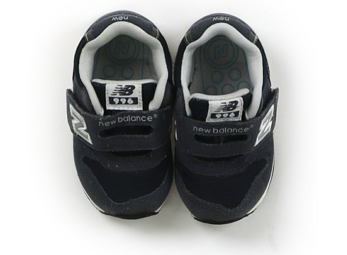 　ブランド 　New Balance(ニューバランス) 　カテゴリー 　スニーカー 　サイズ 　靴12cm〜 　色 　ネイビー 　状態 　★★★ 　記名 　なし 　ジャンル 　Boy 実際のサイズ表記は12.5cm。マジックテープでの着脱。...