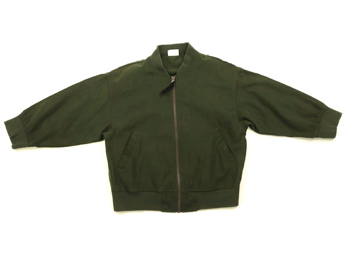 　ブランド 　BREEZE(ブリーズ) 　カテゴリー 　ブルゾン・Gジャン 　サイズ 　110サイズ 　色 　カーキグリーン 　状態 　★★★ 　記名 　なし 　ジャンル 　Boy ポリエステルナイロン素材。リブの色褪せと毛羽立ち強め。普段...