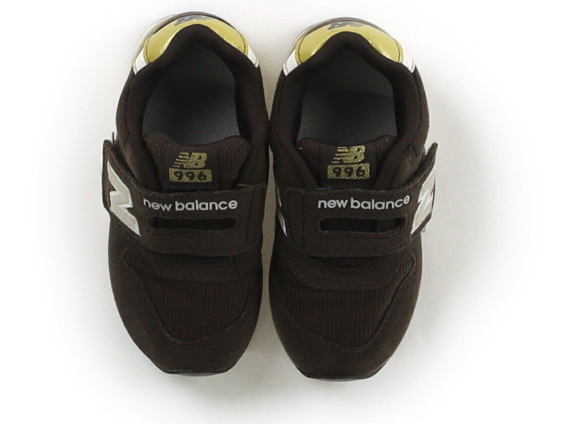 　ブランド 　New Balance(ニューバランス) 　カテゴリー 　スニーカー 　サイズ 　靴14cm〜 　色 　ブラウン系 　状態 　★★★ 　記名 　なし 　ジャンル 　Boy サイズ14cm。薄汚れ等の使用感はありますが、目立つダ...