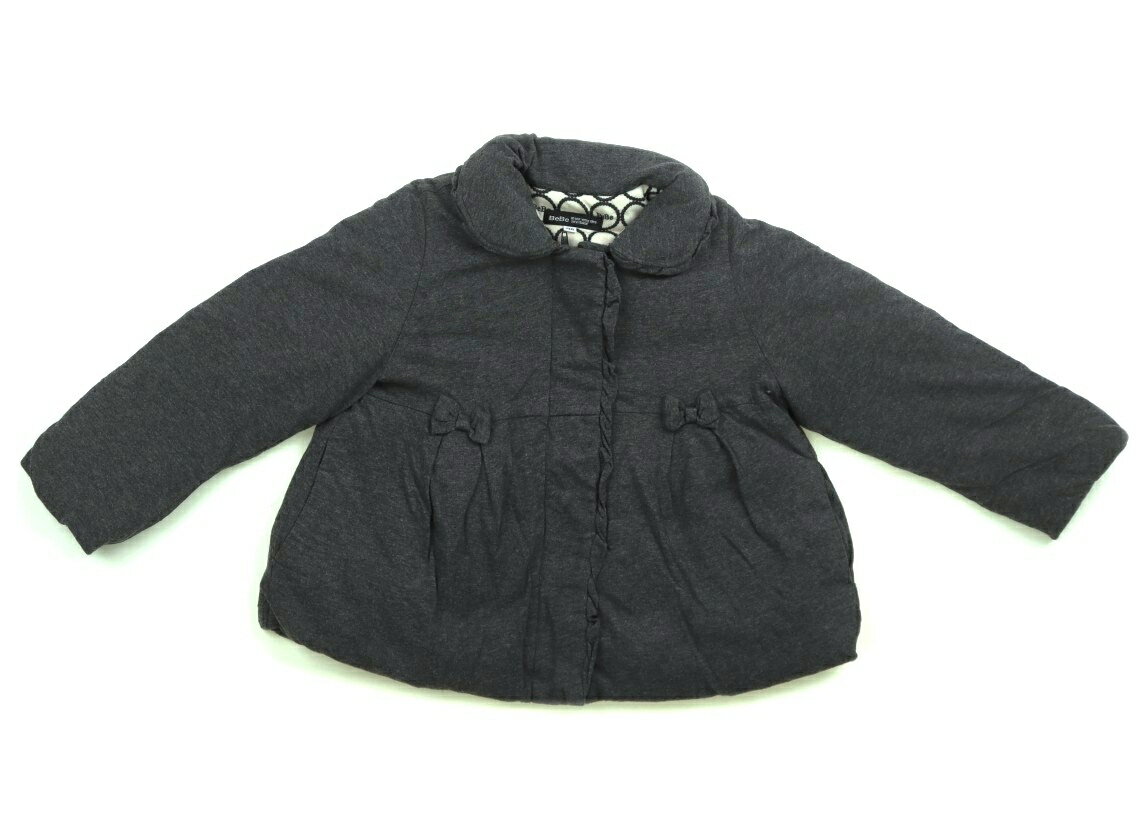 　ブランド 　BeBe(べべ) 　カテゴリー 　コート・ジャンパー 　サイズ 　110サイズ 　色 　グレー 　状態 　★★★ 　記名 　なし 　ジャンル 　Girl コットン素材。中綿入り。ファスナー・スナップボタン開き。やや毛羽立ちがあ...