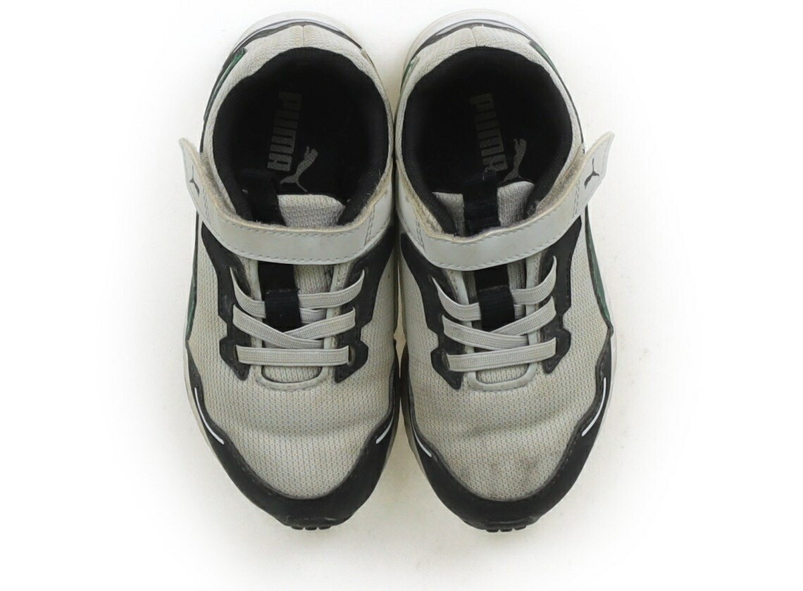 　ブランド 　PUMA(プーマ) 　カテゴリー 　スニーカー 　サイズ 　靴17cm〜 　色 　薄いグレー　緑 　状態 　★★ 　記名 　なし 　ジャンル 　Boy 17cm。全体的に薄っすら汚れがあり、左足甲に2cmほどの汚れがありますが...