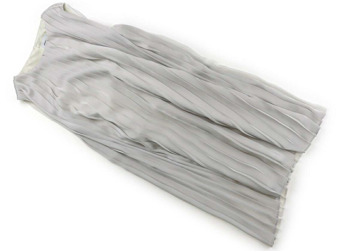 　ブランド 　ARCH＆LINE(アーチ＆ライン) 　カテゴリー 　ジャンパースカート 　サイズ 　140サイズ 　色 　ライトグレー 　状態 　★★★ 　記名 　なし 　ジャンル 　Girl ポリエステル素材のプリーツ生地。裏地付き。シワ...