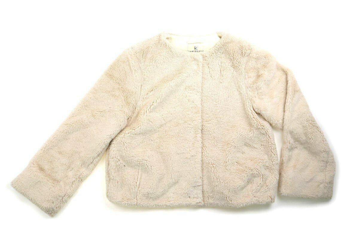 　ブランド 　Kumikyoku(組曲) 　カテゴリー 　コート・ジャンパー 　サイズ 　150サイズ 　色 　オフ 　状態 　★★★ 　記名 　なし 　ジャンル 　Girl ボア素材で裏地付き。ボタンはスナップです。目立つ汚れはありません...