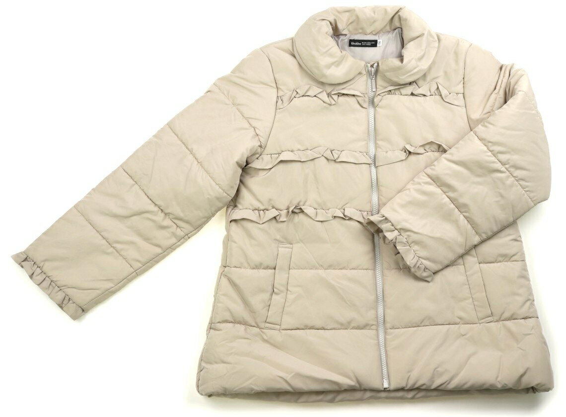 　ブランド 　BeBe(べべ) 　カテゴリー 　コート・ジャンパー 　サイズ 　150サイズ 　色 　ベージュ・フリル 　状態 　★★★ 　記名 　なし 　ジャンル 　Girl 表地・裏地・中綿すべてポリエステル素材です。所々に薄っすら汚れ...