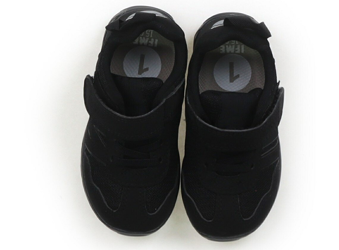 　ブランド 　IFME(イフミー) 　カテゴリー 　スニーカー 　サイズ 　靴15cm〜 　色 　ブラック 　状態 　★★★★ 　記名 　なし 　ジャンル 　Boy 実際のサイズ表記は15cmです。使用感少なめです。 ＊【状態】【サイズ】に...