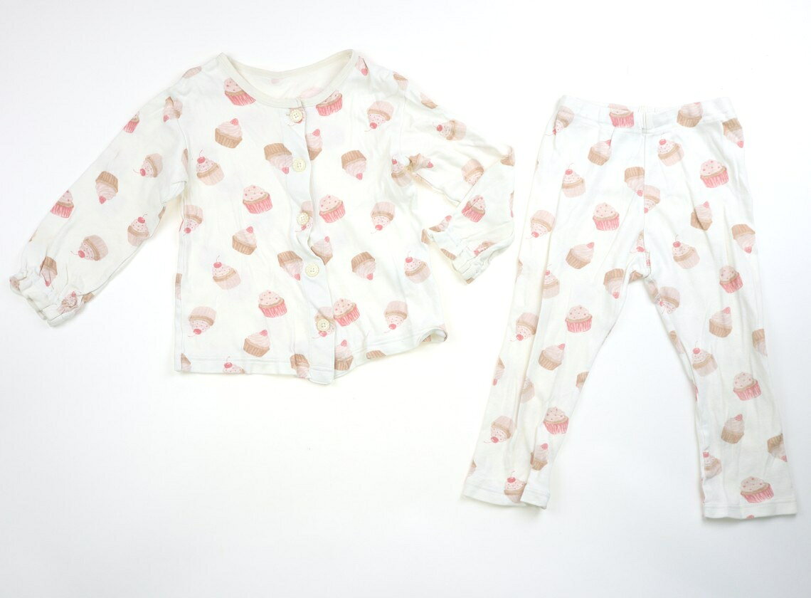 　ブランド 　ampersand(アンパサンド) 　カテゴリー 　パジャマ 　サイズ 　110サイズ 　色 　ホワイト・スイーツ 　状態 　★★ 　記名 　なし 　ジャンル 　Girl 薄手のカットソー地。毛羽立ちがあります。普段使いのパジ...