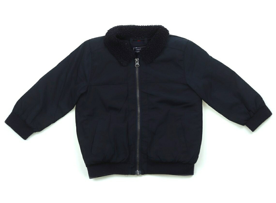 　ブランド 　NEXT(ネクスト) 　カテゴリー 　コート・ジャンパー 　サイズ 　90サイズ 　色 　ネイビー 　状態 　★★★ 　記名 　なし 　ジャンル 　Boy ポリエステル素材。裏地付き。身頃裏地はボア素材。実際のサイズ表記は、9...