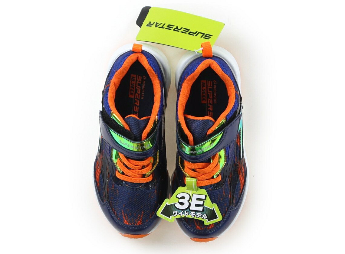 　ブランド 　SUPERSTAR(スーパースター) 　カテゴリー 　スニーカー 　サイズ 　靴18cm〜 　色 　ダークブルー・オレンジ 　状態 　N 　記名 　なし 　ジャンル 　Boy 新品タグ付き。サイズは18.5cm。3Eワイドモデ...