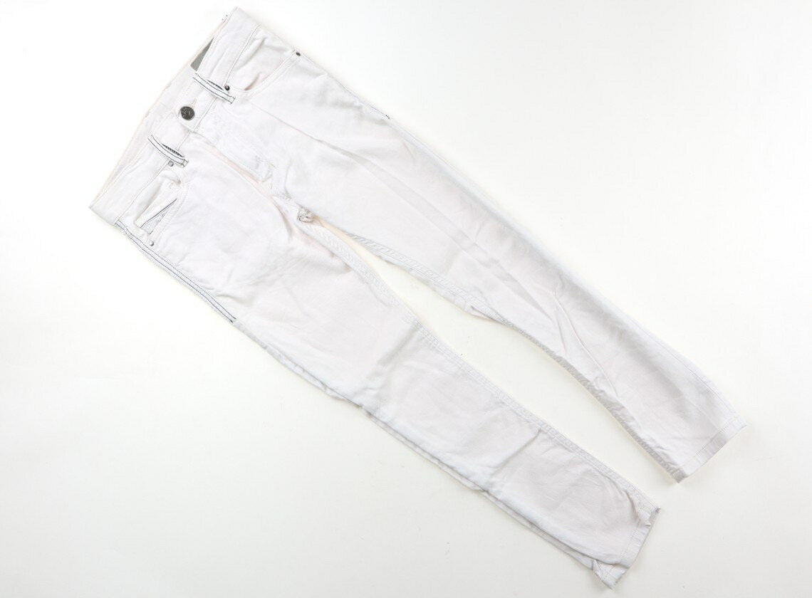 　ブランド 　DIESEL(ディーゼル) 　カテゴリー 　パンツ 　サイズ 　130サイズ 　色 　ホワイト 　状態 　★★ 　記名 　なし 　ジャンル 　Boy サイズ表記は8Y。コットンツイル地。サイズ調整ゴムが付いています。両脇のステ...