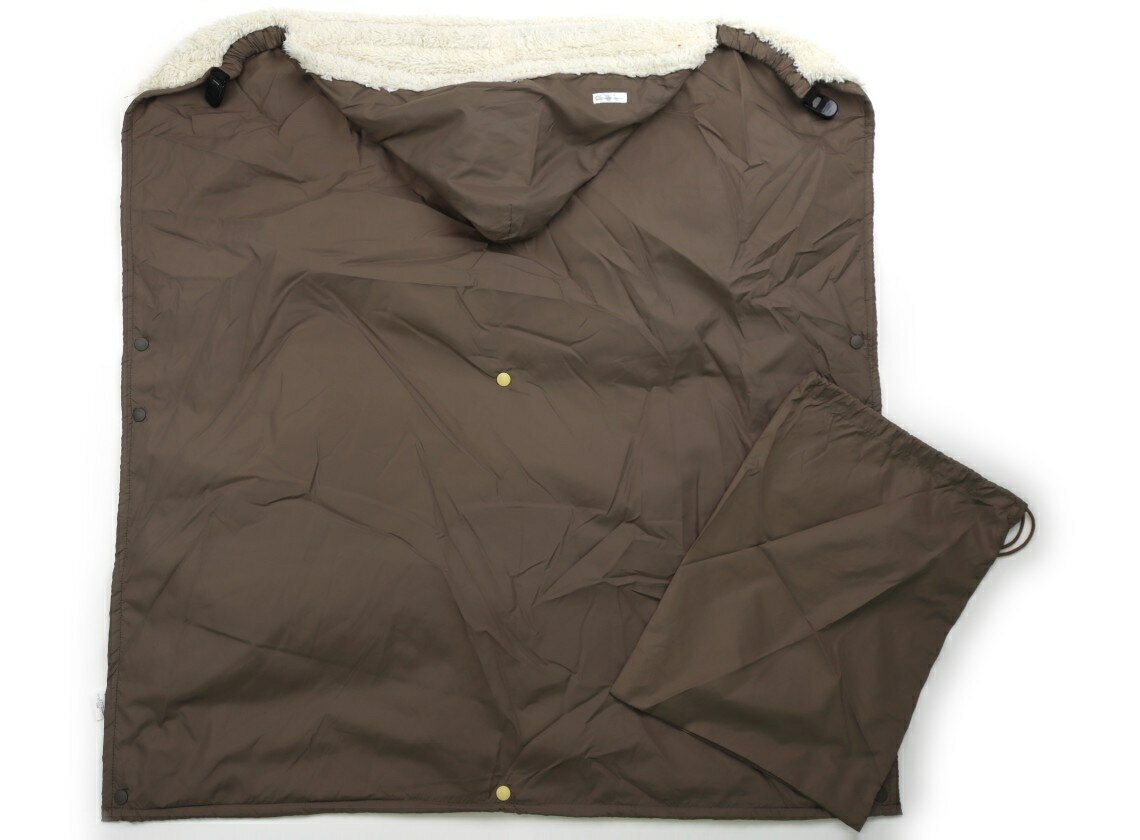 　ブランド 　Combimini(コンビミニ) 　カテゴリー 　フットマフ・レインカバー・ベビーカー小物 　サイズ 　ベビー用品 　色 　ブラウン、アイボリー 　状態 　★★★ 　記名 　なし 　ジャンル 　Baby 約78×74cm。裏側...