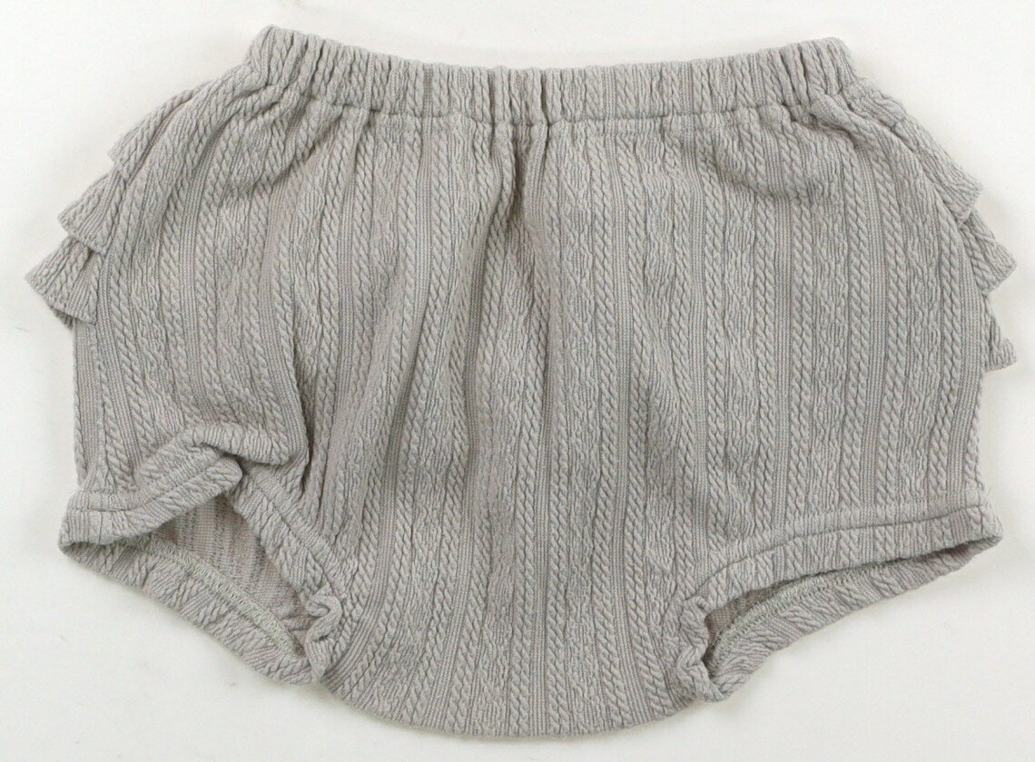 　ブランド 　petit main(プティマイン) 　カテゴリー 　ブルマ・ダイパーカバー 　サイズ 　80サイズ 　色 　アッシュグレー 　状態 　★★★★ 　記名 　あり（タグ） 　ジャンル 　Girl ケーブルデザインの厚手カットソー...