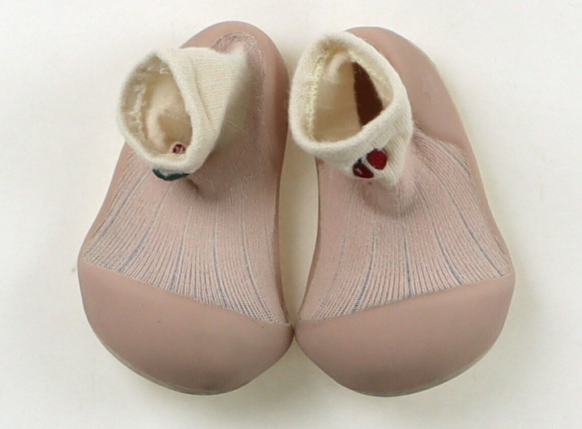 　ブランド 　Attipas(アティパス) 　カテゴリー 　スニーカー 　サイズ 　靴ベビー12cm以下 　色 　ダスティピンク・オフホワイト 　状態 　★★★★ 　記名 　なし 　ジャンル 　Girl 実際のサイズ表記は11.5cm。ラバ...