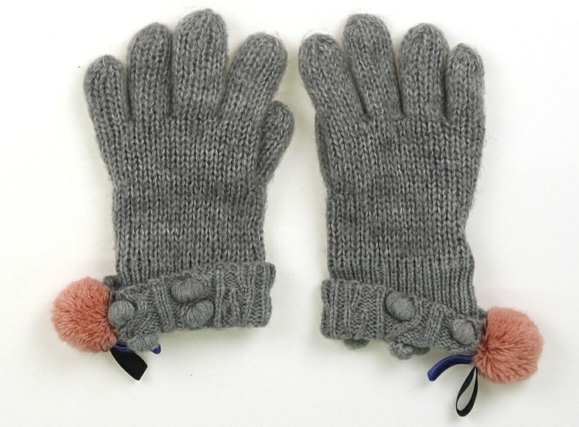 　ブランド 　ampersand(アンパサンド) 　カテゴリー 　手袋・マフラー 　サイズ 　キッズ用品 　色 　グレー、ピンクのボンボン装飾 　状態 　★★ 　記名 　あり（タグ） 　ジャンル 　Girl 素材タグがなくサイズ表記もありま...