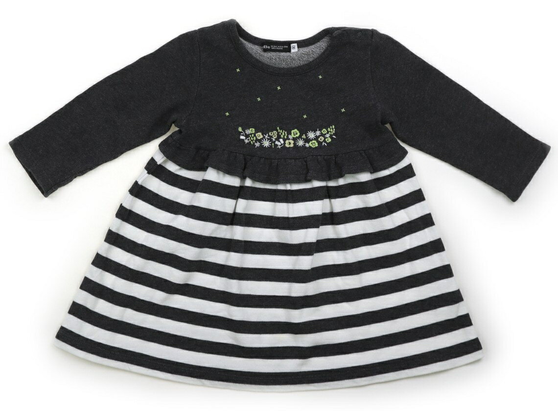 　ブランド 　BeBe(べべ) 　カテゴリー 　ワンピース 　サイズ 　90サイズ 　色 　グレー、白 　状態 　★★★ 　記名 　なし 　ジャンル 　Girl 薄手スウェット生地。スナップボタン。若干毛羽立ちがあります。裾付近にごく薄く茶...