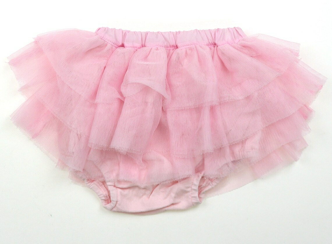 　ブランド 　miki HOUSE(ミキハウス) 　カテゴリー 　ブルマ・ダイパーカバー 　サイズ 　70サイズ 　色 　ピンク 　状態 　★★★ 　記名 　なし 　ジャンル 　Girl フリル付きです。ウエストのゴムは交換穴があります。実...