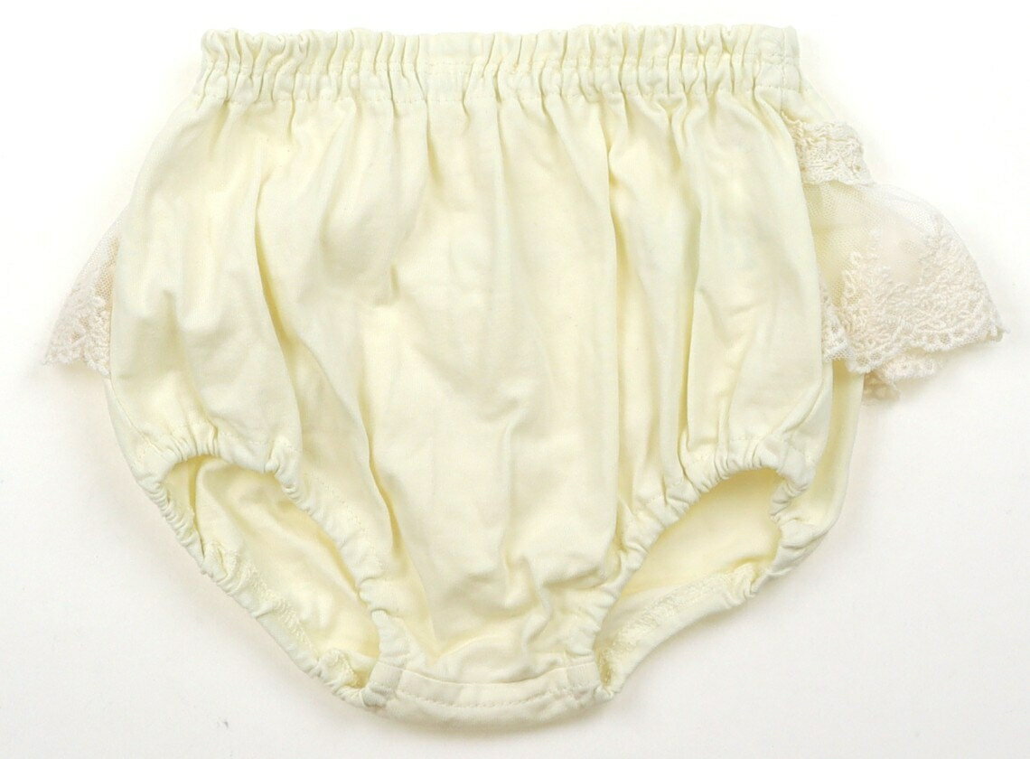 　ブランド 　Souris(スーリー) 　カテゴリー 　ブルマ・ダイパーカバー 　サイズ 　70サイズ 　色 　オフホワイト 　状態 　★★★★ 　記名 　なし 　ジャンル 　Girl 実際のサイズ表記はFです。実寸ウエスト約19cm、総丈...