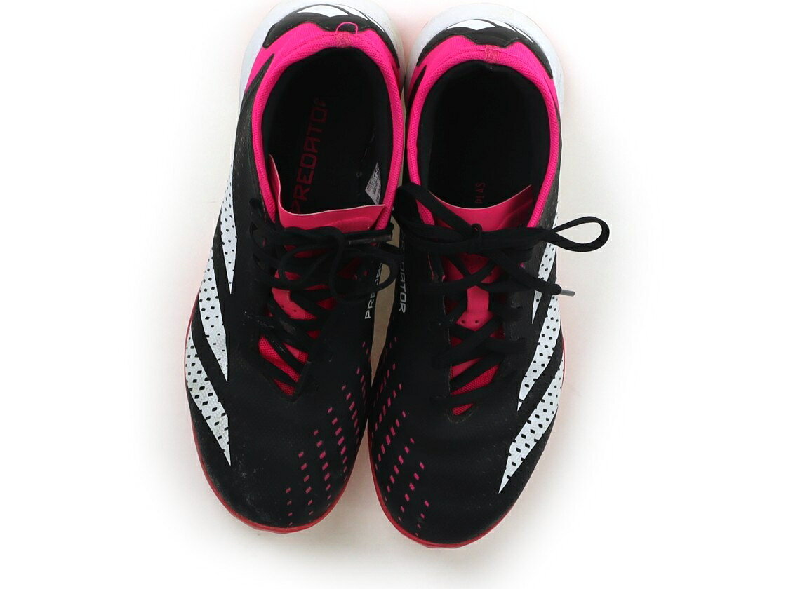 　ブランド 　Adidas(アディダス) 　カテゴリー 　スニーカー 　サイズ 　靴20cm〜 　色 　ブラック・ショッキングピング 　状態 　★★★ 　記名 　なし 　ジャンル 　Boy 実際のサイズ表記は、24.5cm。トレーニングシュ...