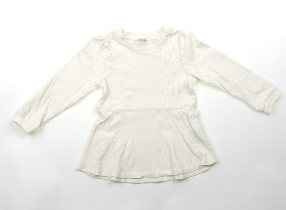 　ブランド 　petit main(プティマイン) 　カテゴリー 　Tシャツ・カットソー 　サイズ 　100サイズ 　色 　キナリ 　状態 　★★★ 　記名 　なし 　ジャンル 　Girl 袖に1cmほどの薄い汚れがありますが、まだお使いい...