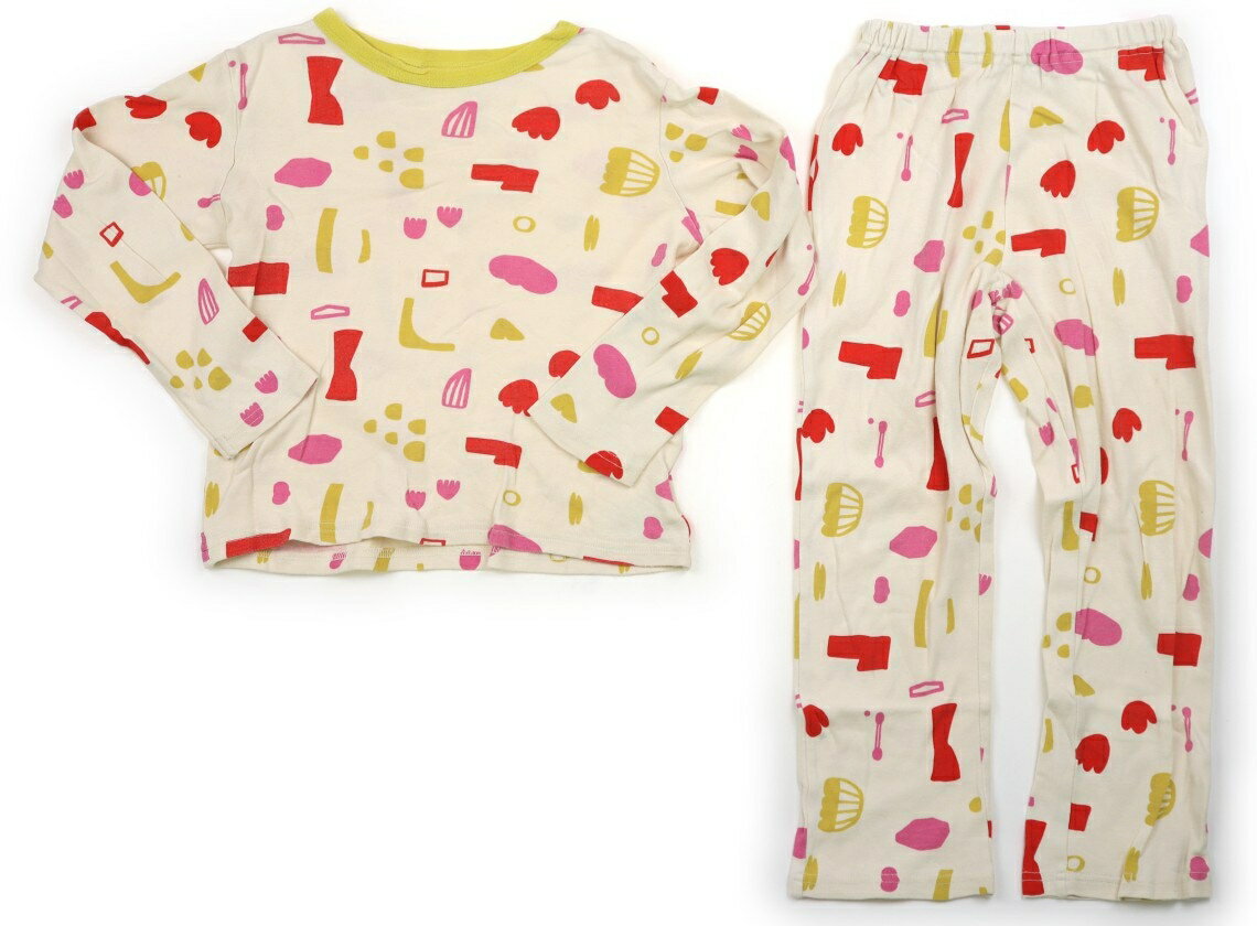 　ブランド 　Markey's(マーキーズ) 　カテゴリー 　パジャマ 　サイズ 　120サイズ 　色 　クリーム、ピンク、赤、イエロー 　状態 　★★（返品不可） 　記名 　なし 　ジャンル 　Girl カットソー生地です。HOGANです...