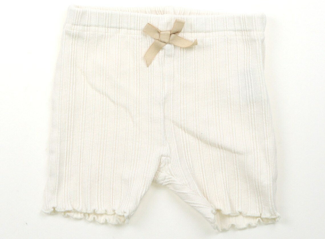 　ブランド 　petit main(プティマイン) 　カテゴリー 　ショートパンツ 　サイズ 　80サイズ 　色 　オフホワイト 　状態 　★★★ 　記名 　なし 　ジャンル 　Girl カットソー生地。ウエストは総ゴム、交換穴あり。品質タ...