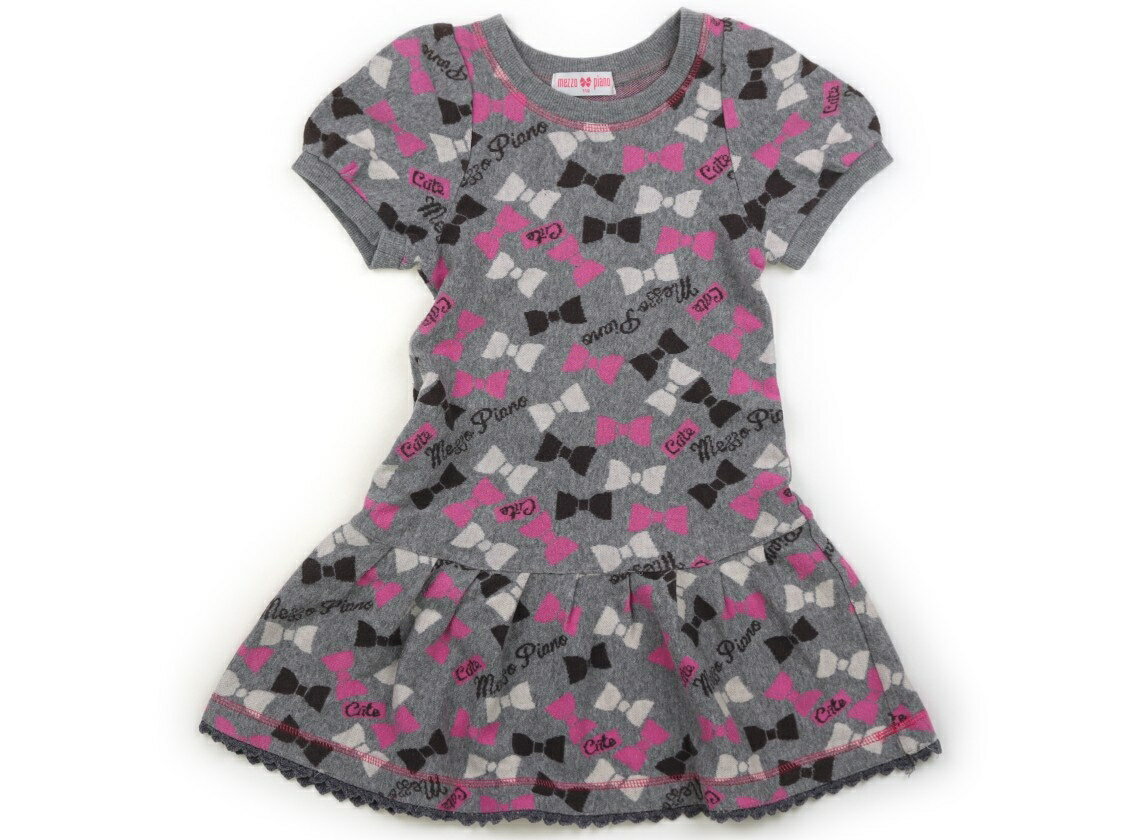 　ブランド 　mezzo piano(メゾピアノ) 　カテゴリー 　ジャンパースカート 　サイズ 　110サイズ 　色 　グレー、ピオニー、スミ黒、白 　状態 　★★★ 　記名 　なし 　ジャンル 　Girl ニット生地。全体に細かい毛玉の...