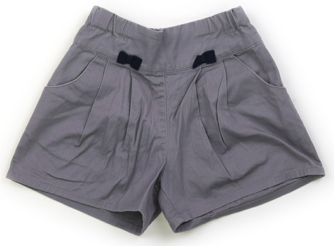 　ブランド 　BeBe(べべ) 　カテゴリー 　キュロット 　サイズ 　100サイズ 　色 　グレー、紺リボン 　状態 　★★★★ 　記名 　なし 　ジャンル 　Girl ウエストは後ろ側がゴムになっています。使用感はありますが、きれいな状...