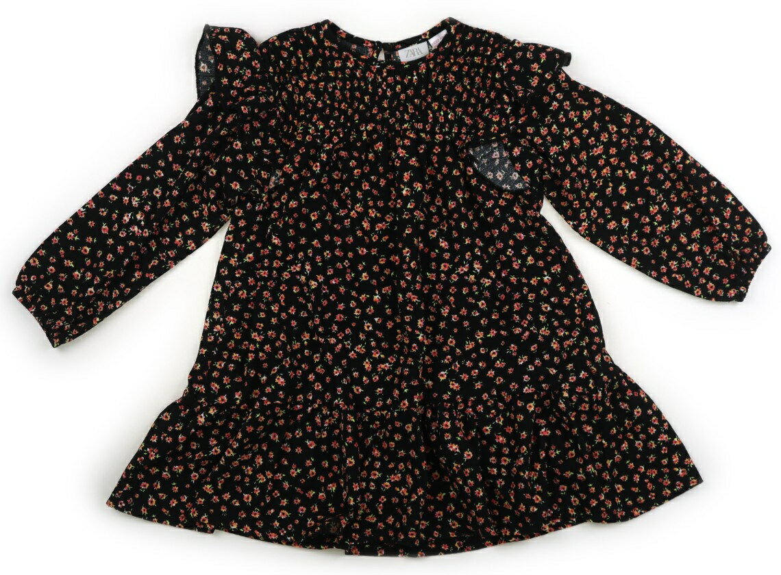 　ブランド 　ZARA(ザラ) 　カテゴリー 　ワンピース 　サイズ 　110サイズ 　色 　ブラック・花柄 　状態 　★★★★ 　記名 　なし 　ジャンル 　Girl ポリエステル・ポリウレタン素材。後ろボタン開き。目立った汚れのない良品...