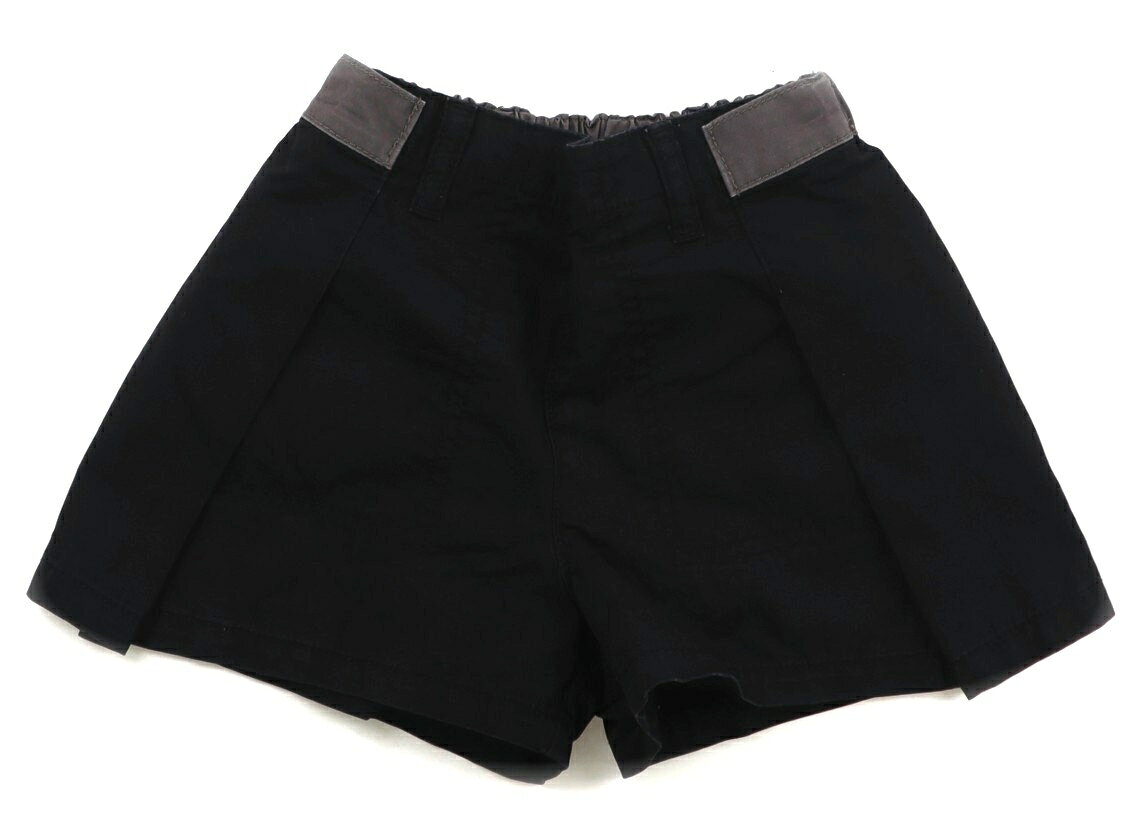 　ブランド 　Ocean & Ground(オーシャンアンドグラウンド) 　カテゴリー 　キュロット 　サイズ 　95サイズ 　色 　ブラック・グレー 　状態 　★★★ 　記名 　なし 　ジャンル 　Girl コットンツイル布帛生地です。後...