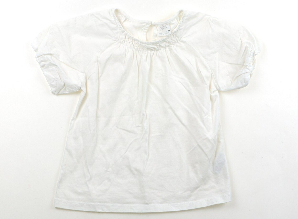 　ブランド 　ZARA(ザラ) 　カテゴリー 　チュニック 　サイズ 　130サイズ 　色 　ホワイト 　状態 　★★★★ 　記名 　なし 　ジャンル 　Girl カットソーとシャツ地。全体的に使用感がありますが、特に目立つ汚れはなくまだお...