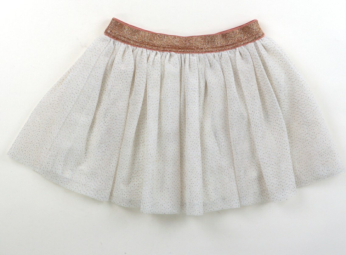 　ブランド 　PETIT BATEAU(プチバトー) 　カテゴリー 　スカート 　サイズ 　110サイズ 　色 　白、ピンク、金ドット 　状態 　★★★ 　記名 　なし 　ジャンル 　Girl ウエストは総ゴムで、チュール生地とカットソー生...
