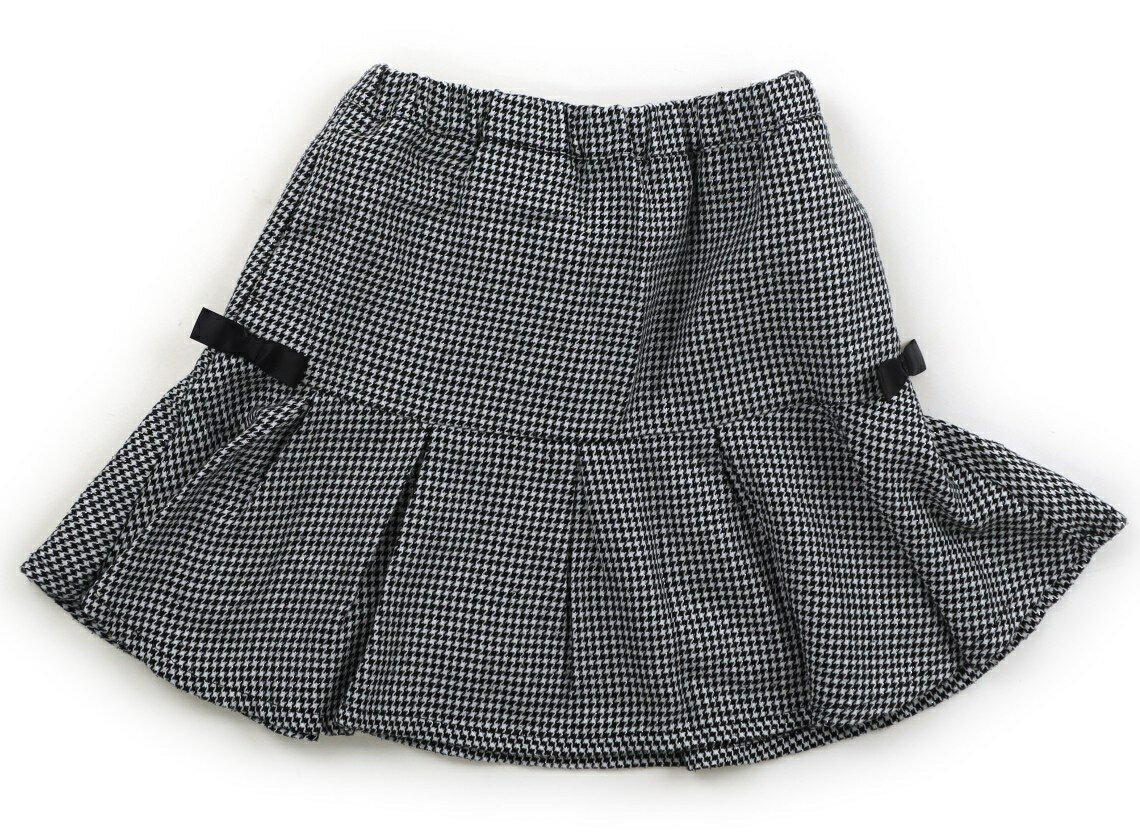 　ブランド 　BeBe(べべ) 　カテゴリー 　ジャンパースカート 　サイズ 　130サイズ 　色 　モノクロ・千鳥柄 　状態 　★★★ 　記名 　なし 　ジャンル 　Girl ポリエステル・レーヨン素材。裏地付き。ウエストは総ゴムです。全...