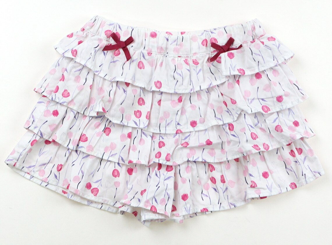 　ブランド 　BeBe(べべ) 　カテゴリー 　キュロット 　サイズ 　100サイズ 　色 　白、花柄 　状態 　★★★★ 　記名 　なし 　ジャンル 　Girl ウエストのゴムは交換穴があります。目立った汚れのない良品です。 ＊【状態】【...