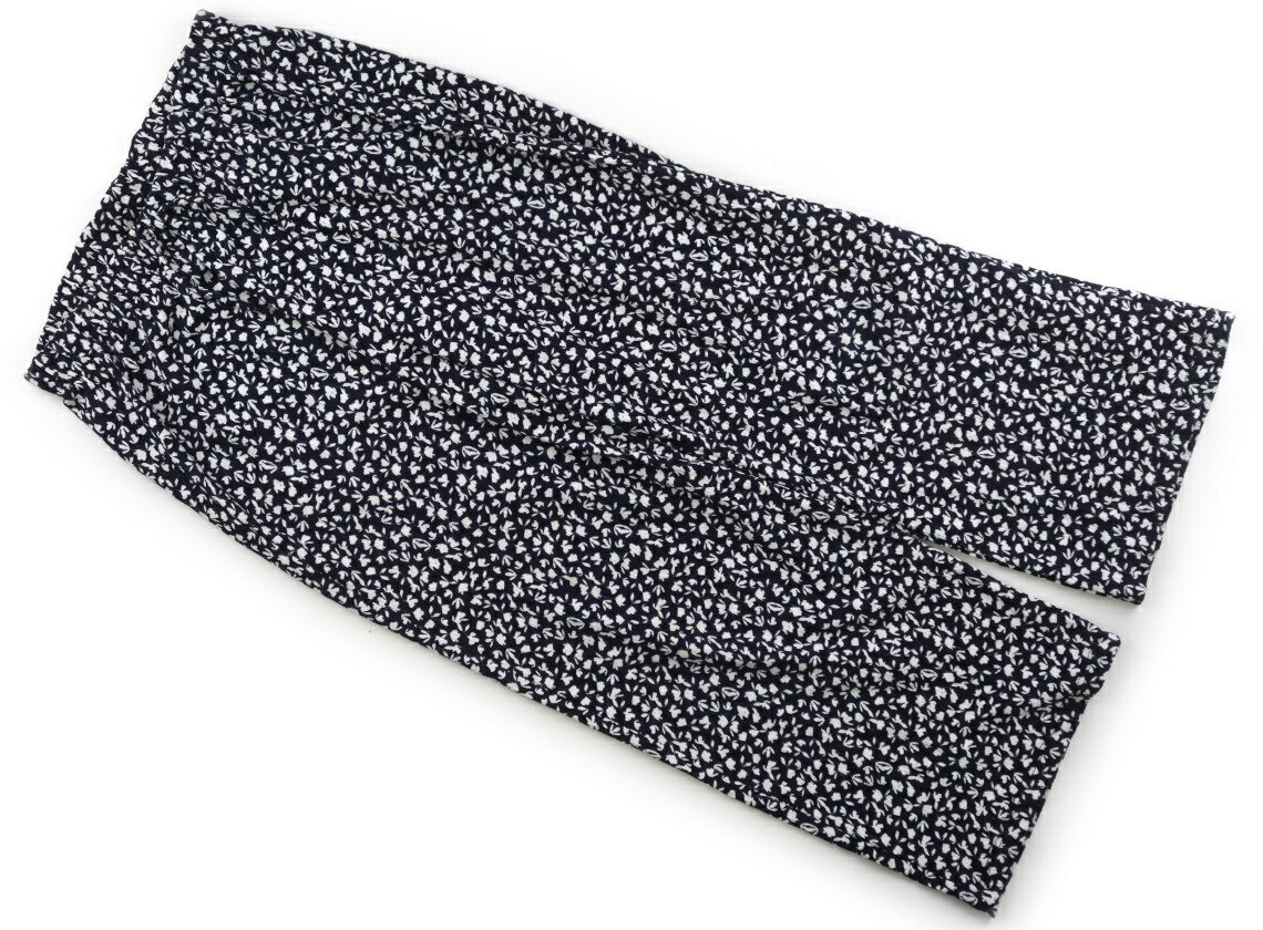 　ブランド 　ZARA(ザラ) 　カテゴリー 　パンツ 　サイズ 　140サイズ 　色 　ネイビー・花柄 　状態 　★★★ 　記名 　なし 　ジャンル 　Girl ウエストは総ゴムです。実際のサイズ表記は10/140です。楊柳素材。全体に色...