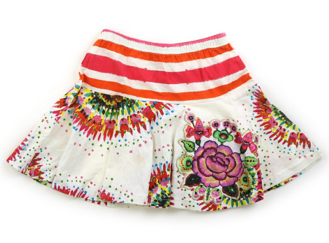 　ブランド 　Desigual(デシグアル) 　カテゴリー 　スカート 　サイズ 　130サイズ 　色 　白・総柄 　状態 　★★（返品不可） 　記名 　なし 　ジャンル 　Girl ウエストは総ゴムです。実際のサイズ表記は7/8です。カッ...