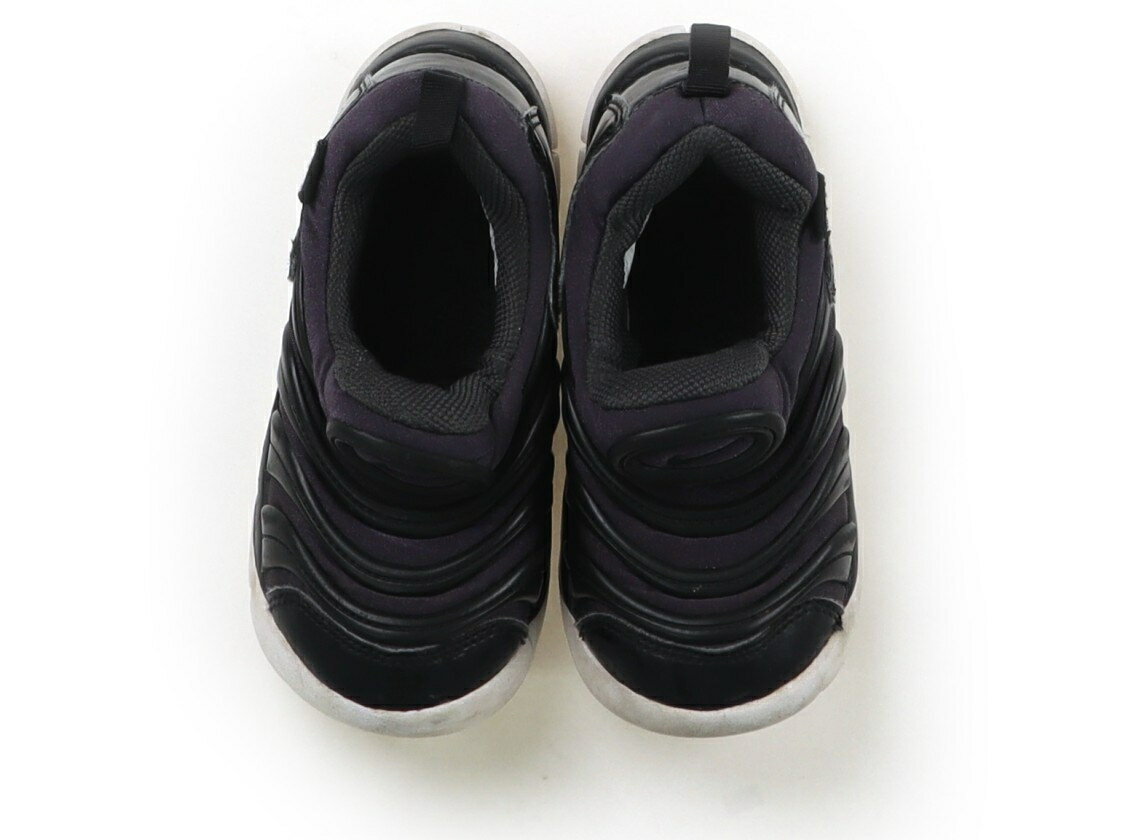 　ブランド 　NIKE(ナイキ) 　カテゴリー 　スニーカー 　サイズ 　靴16cm〜 　色 　黒、パープル 　状態 　★★（返品不可） 　記名 　なし 　ジャンル 　Boy 16cm表記。スリッポンタイプ。中に砂の付着、ソールや裏に黄ばみ...