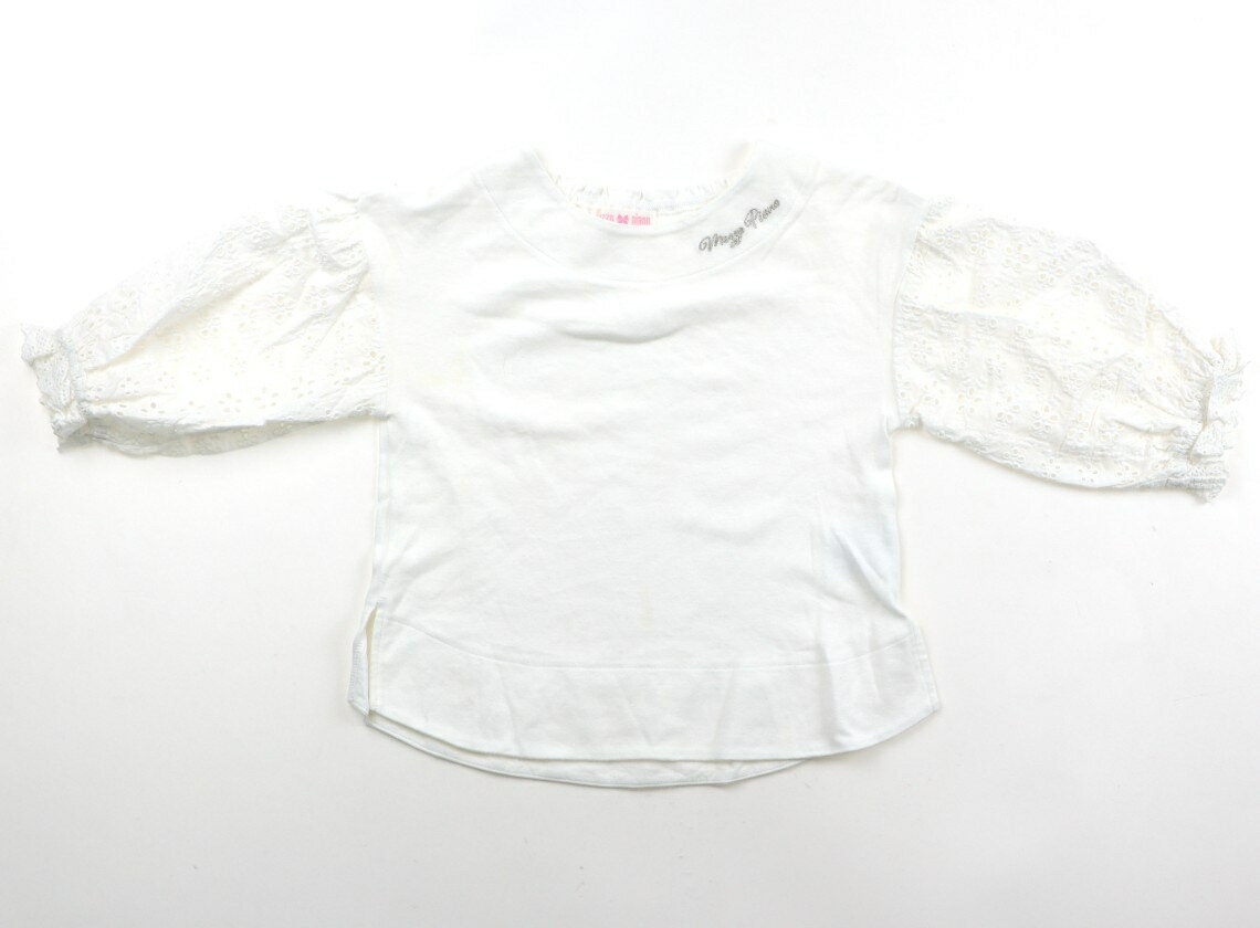 　ブランド 　mezzo piano(メゾピアノ) 　カテゴリー 　Tシャツ・カットソー 　サイズ 　120サイズ 　色 　オフ・レース 　状態 　★★（返品不可） 　記名 　なし 　ジャンル 　Girl 右アームホール・左袖口に複数のシミ...