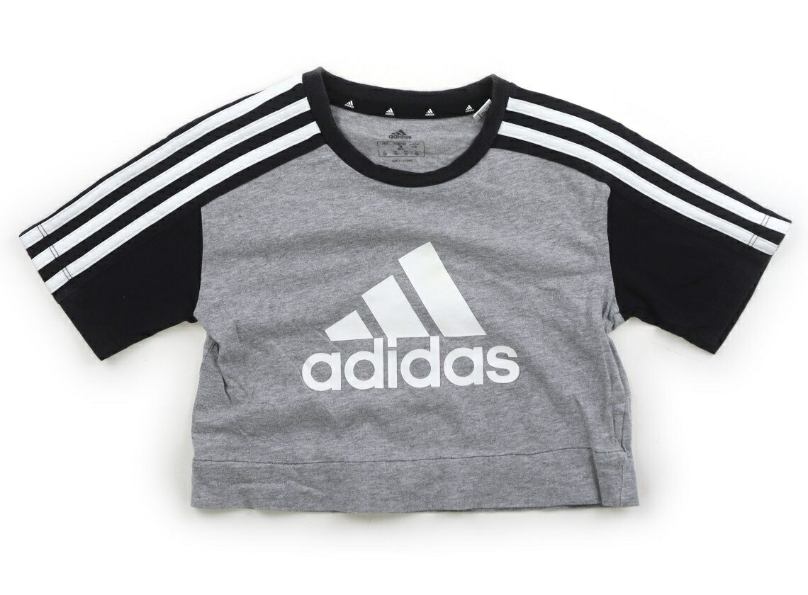 　ブランド 　Adidas(アディダス) 　カテゴリー 　Tシャツ・カットソー 　サイズ 　130サイズ 　色 　グレー　ブランドロゴ 　状態 　★★★ 　記名 　なし 　ジャンル 　Boy 襟、肩、袖口に少し色褪せがありますが、目立った汚...