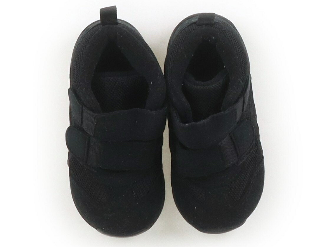 　ブランド 　Asics(アシックス) 　カテゴリー 　スニーカー 　サイズ 　靴15cm〜 　色 　黒 　状態 　★★★ 　記名 　あり（タグ） 　ジャンル 　Boy 15cmです。やや暖かそうな生地感です。若干の使用感はありますが、まだ...