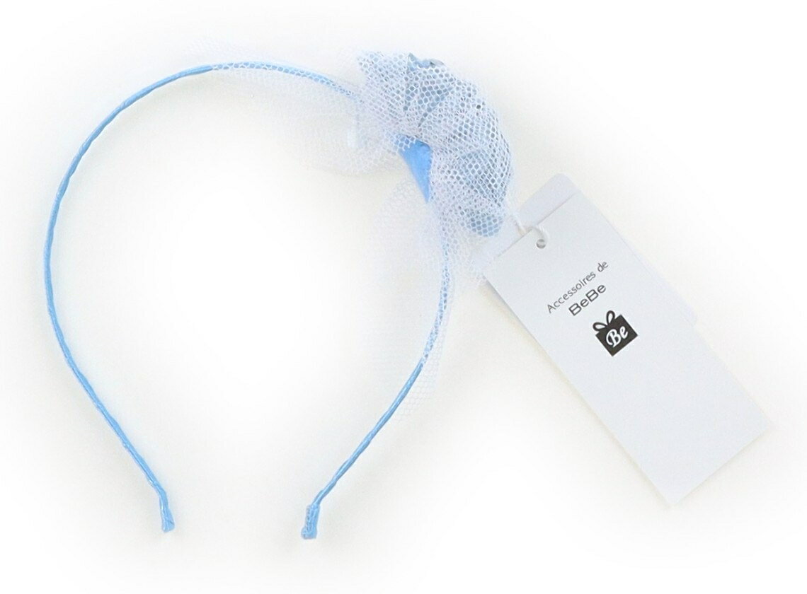 　ブランド 　BeBe(べべ) 　カテゴリー 　ヘアアクセサリー 　サイズ 　キッズ用品 　色 　ブルー、花、白いレース 　状態 　N 　記名 　なし 　ジャンル 　Girl 新品タグ付きのカチューシャです。実際のサイズ表記はワンサイズです...