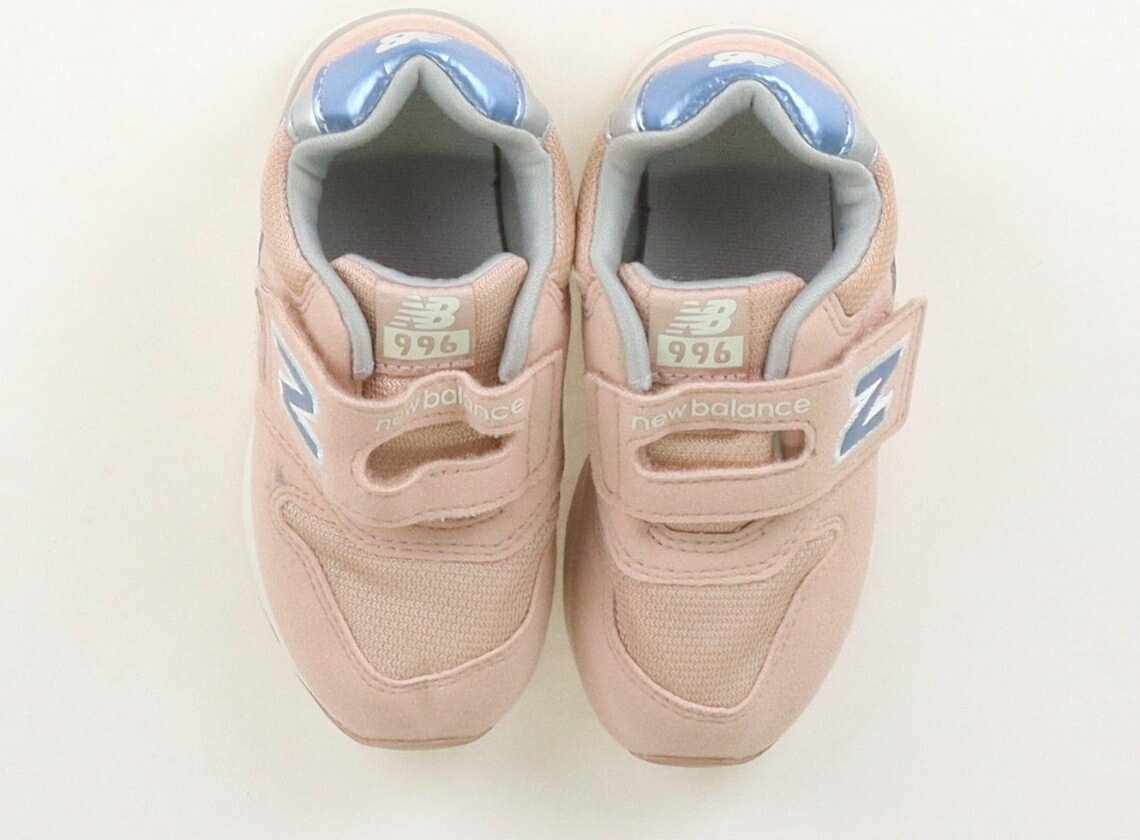 　ブランド 　New Balance(ニューバランス) 　カテゴリー 　スニーカー 　サイズ 　靴15cm〜 　色 　ピーチピンク 　状態 　★★★ 　記名 　なし 　ジャンル 　Girl 実際のサイズ表記は15.5cm。マジックテープ留め...