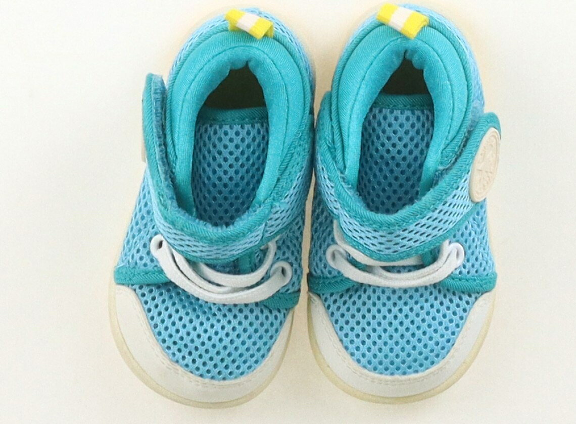 　ブランド 　CONVERSE(コンバース) 　カテゴリー 　スニーカー 　サイズ 　靴12cm〜 　色 　サックスブルー・黄色 　状態 　★★★ 　記名 　なし 　ジャンル 　Boy 全体的に使用感・中敷きに薄汚れがあります。洗い替え用に...