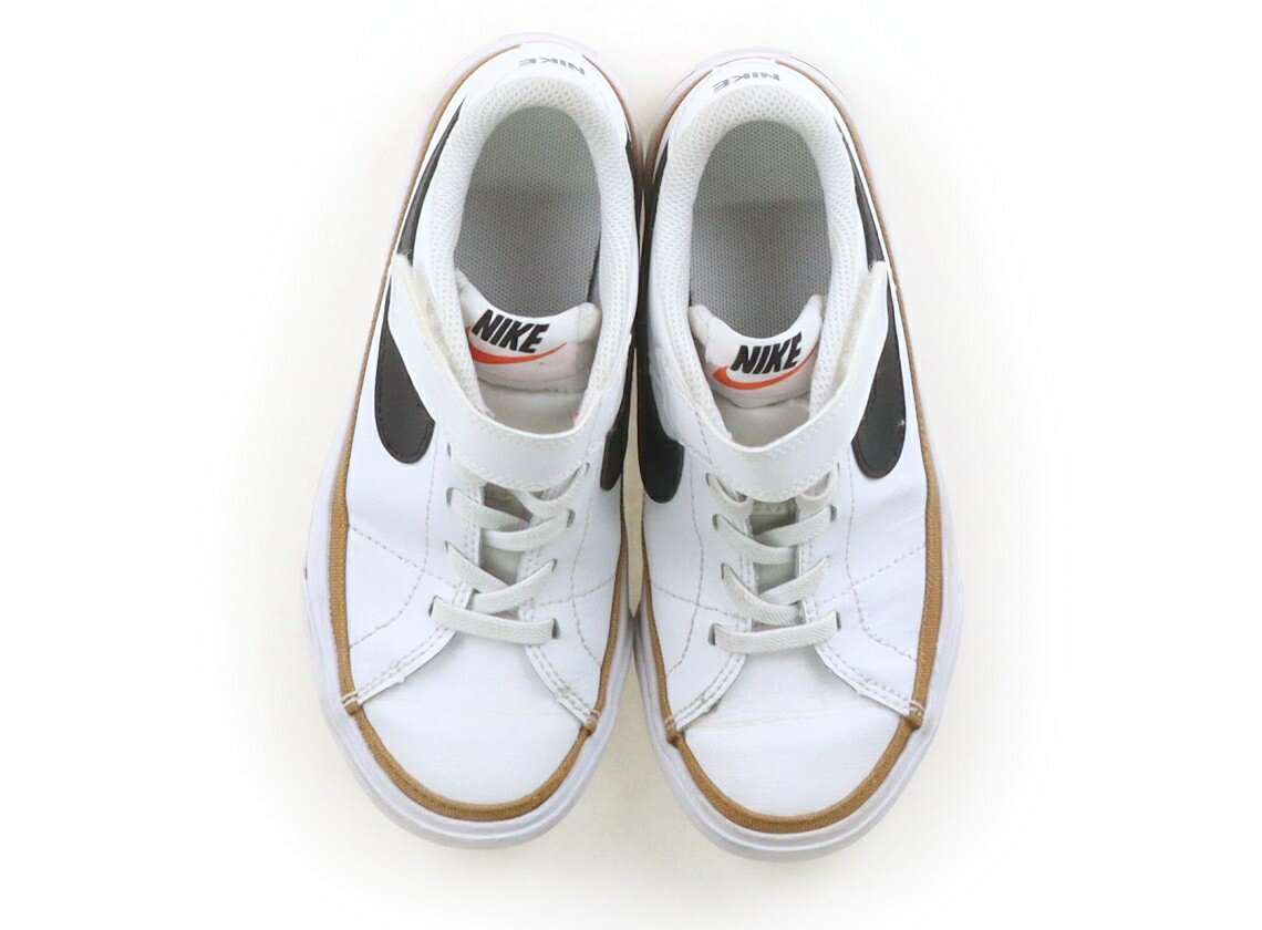 　ブランド 　NIKE(ナイキ) 　カテゴリー 　スニーカー 　サイズ 　靴18cm〜 　色 　白、黒、ベージュ 　状態 　★★★ 　記名 　なし 　ジャンル 　Boy サイズは18cmです。甲にやや汚れがありますが、まだまだお使いいただけ...