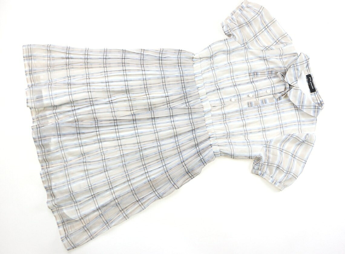 　ブランド 　pom ponette(ポンポネット) 　カテゴリー 　ワンピース 　サイズ 　150サイズ 　色 　ライトブラウン、ブルー、白、チェック 　状態 　★★★ 　記名 　なし 　ジャンル 　Girl ポリエステル製、裏地付き。胸...