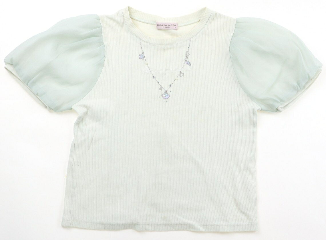 　ブランド 　mezzo piano(メゾピアノ) 　カテゴリー 　Tシャツ・カットソー 　サイズ 　150サイズ 　色 　ライトグリーン 　状態 　★★（返品不可） 　記名 　なし 　ジャンル 　Girl 毛玉があり、前身頃と袖口に茶色い...