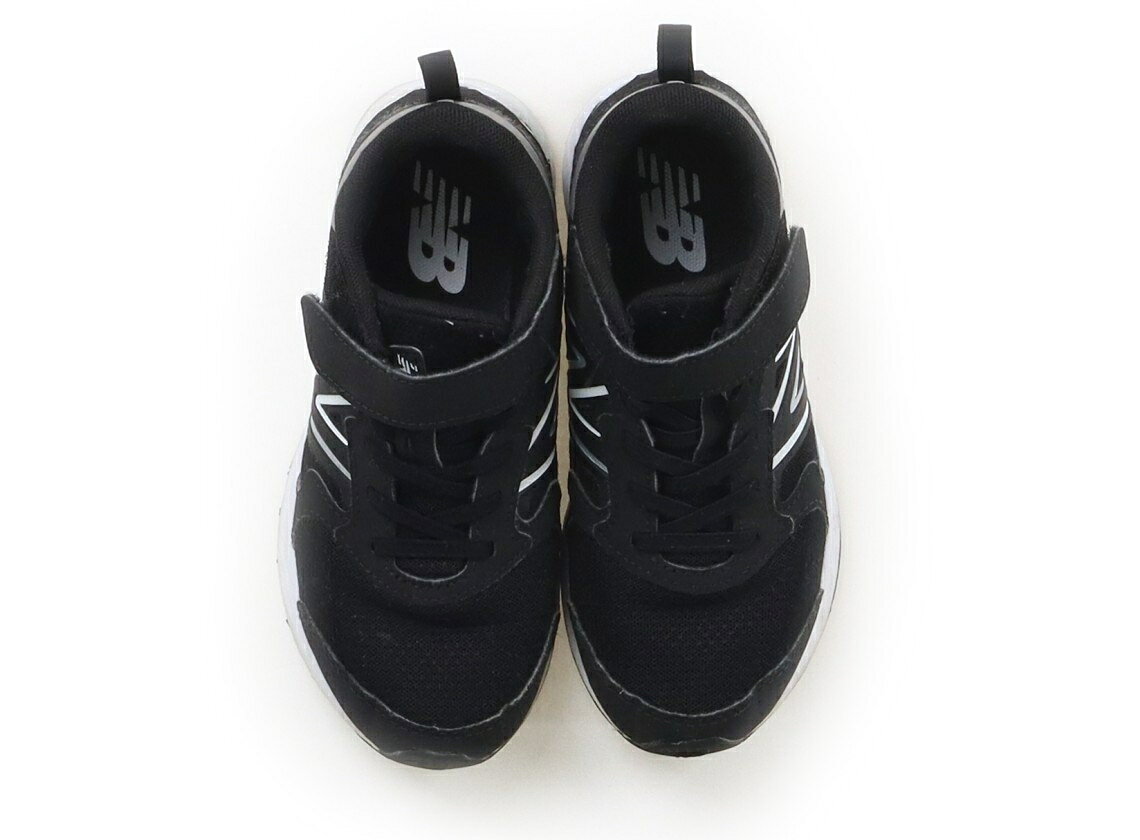 　ブランド 　New Balance(ニューバランス) 　カテゴリー 　スニーカー 　サイズ 　靴20cm〜 　色 　ブラック 　状態 　★★★ 　記名 　なし 　ジャンル 　Boy 実際のサイズ表記は、20cm。ややかかとにすり減りあり。...